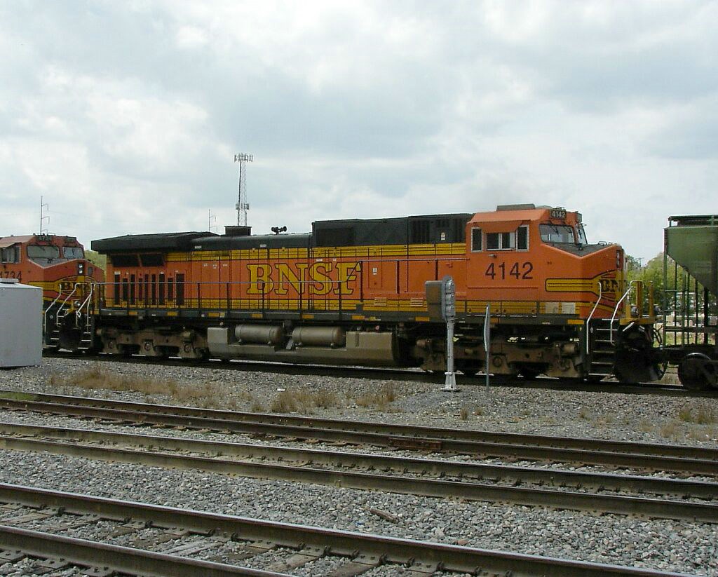 BNSF 4142